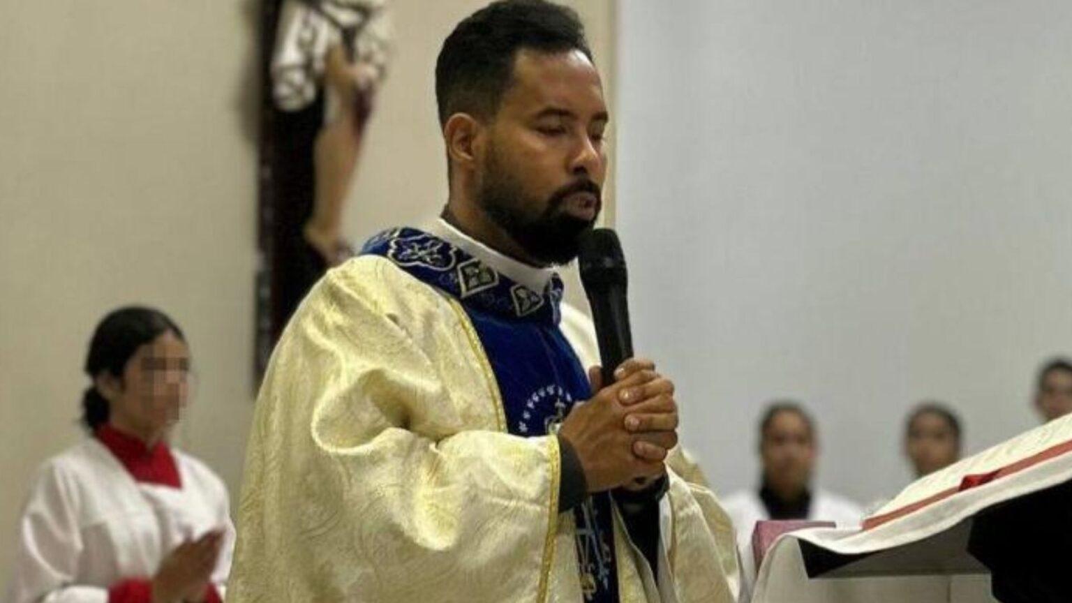 Padre flagrado com noiva de fiel é afastado